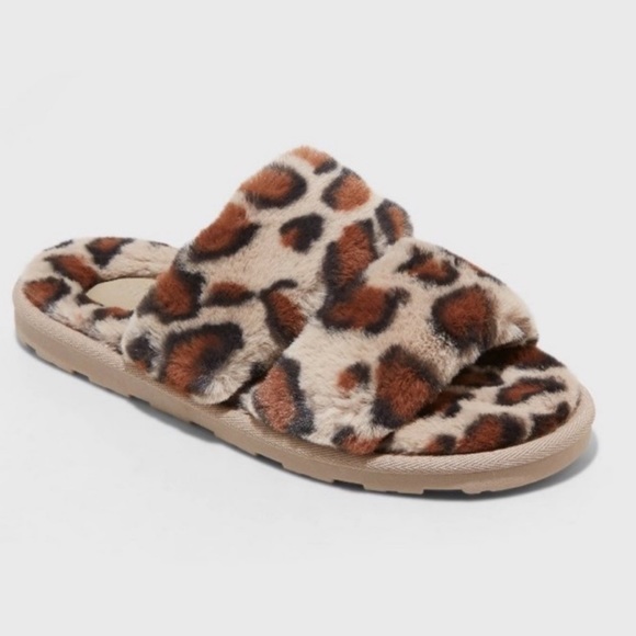a stars above | Shoes | Cheetah Print Faux Fur Slide Slippers Size 8 ...